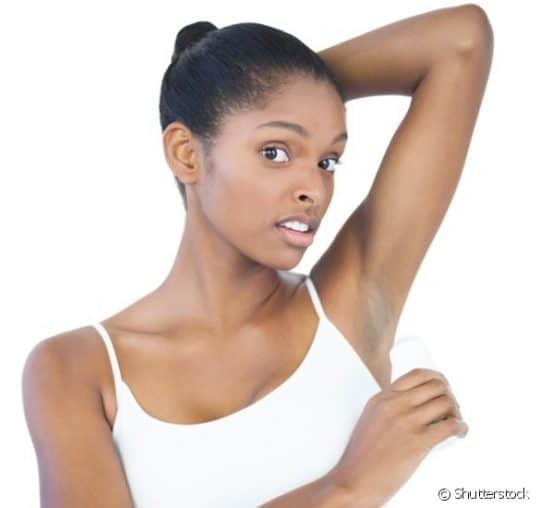 O suor deixa as axilas escuras? Conheça essa e outras causas | Dr ...